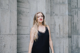 Laure-Catherine Beyers, Sopran - Biografie, Aufführungen, Videos und ...