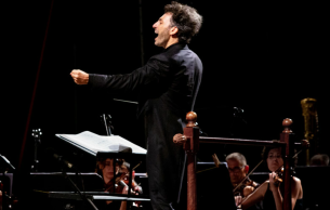 Adam Smith, Tenor - Biography, Performances, Videos and Repertoire on ...