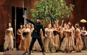 Jonathan Tetelman, Tenor - Biografie, Aufführungen, Videos und ...