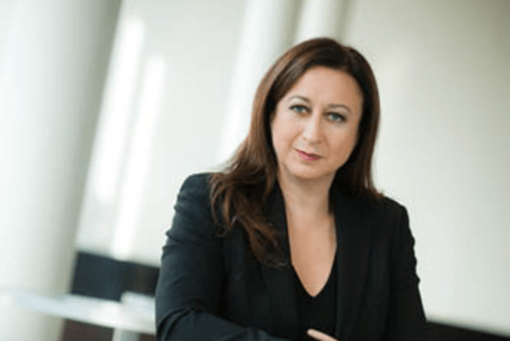 Simone Young, Conductor - Biography, Performances, Videos and ...